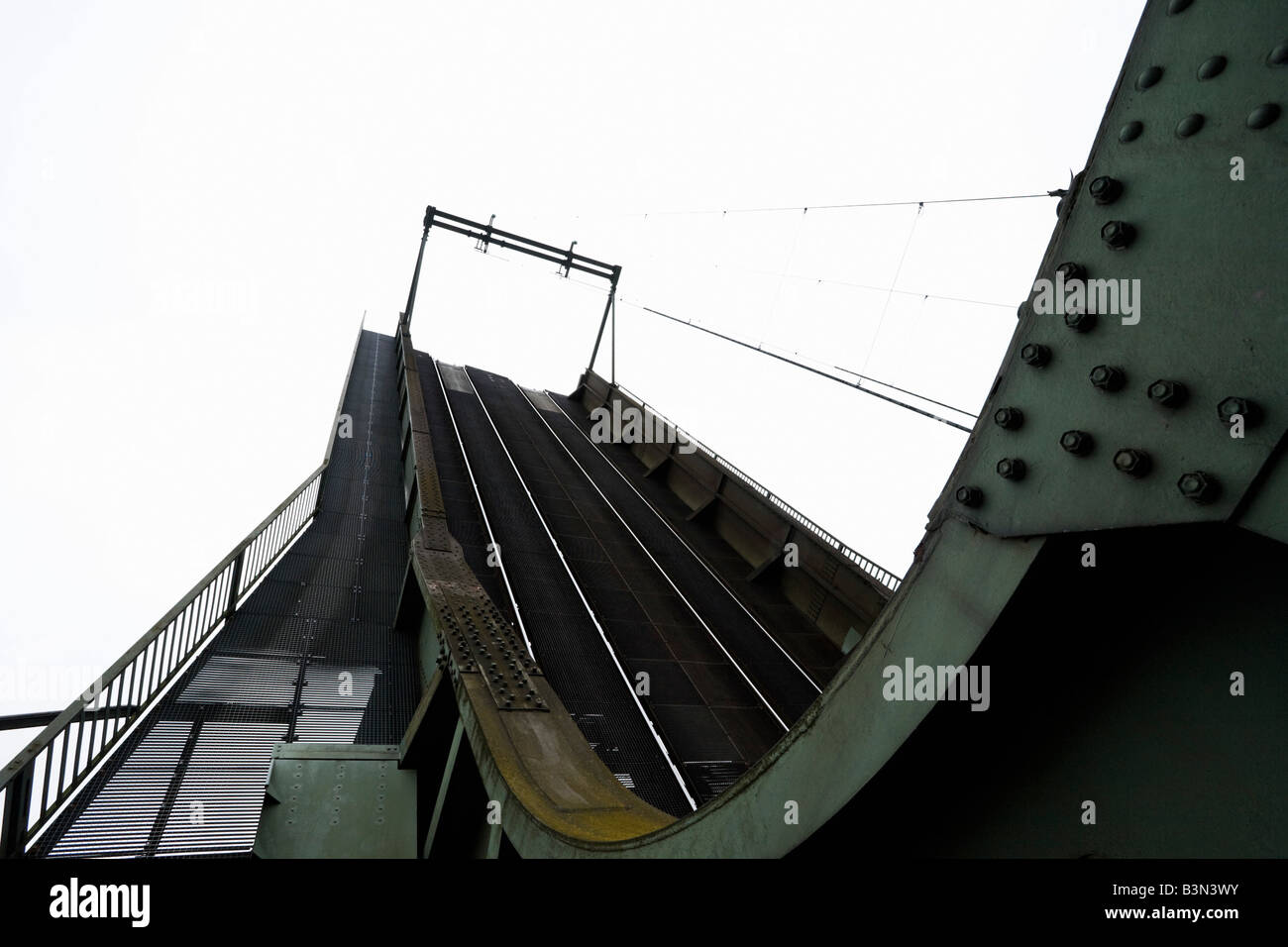 Drawbridge railway hi-res stock photography and images - Alamy