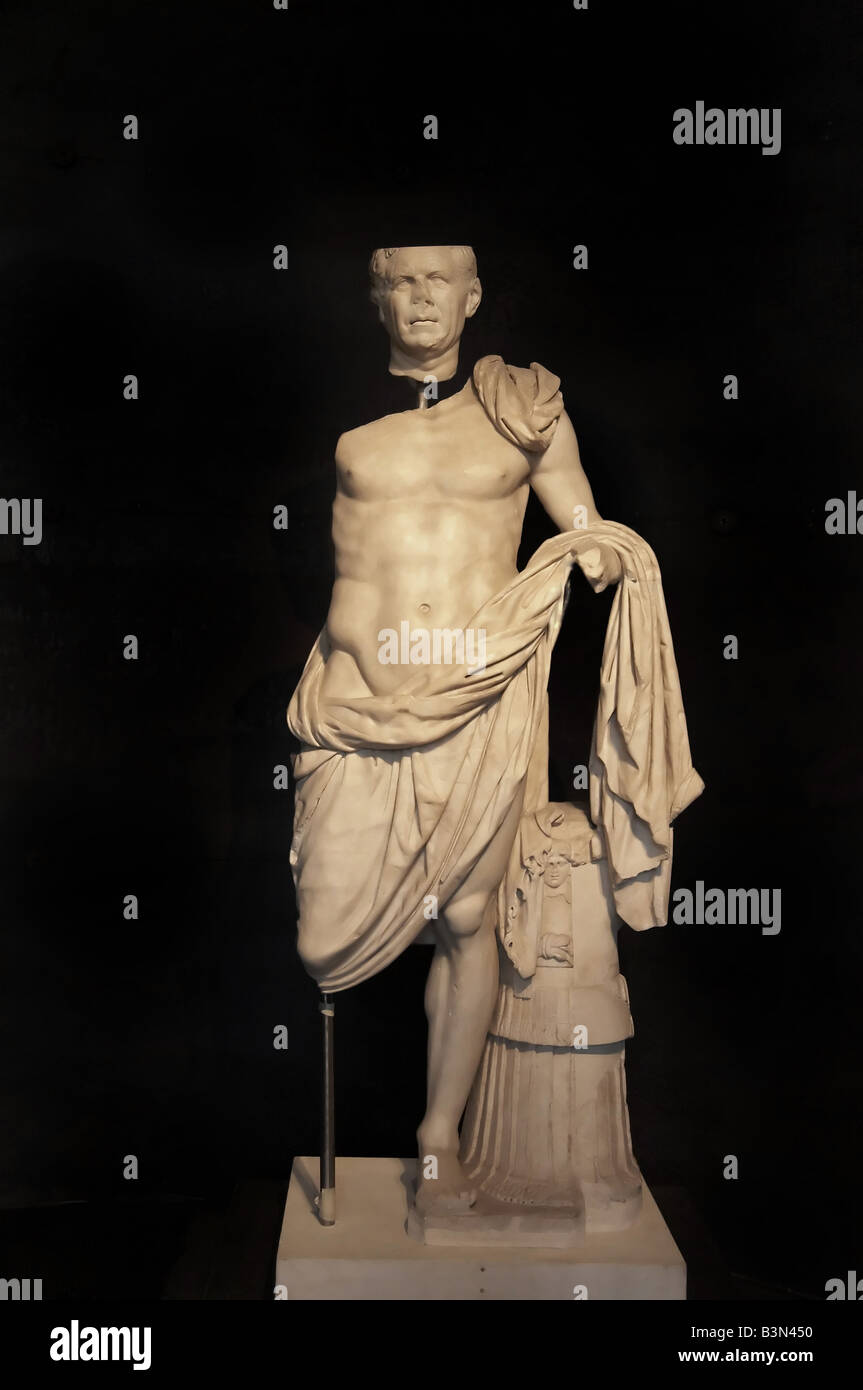 Julius caesar statue isolated hi-res stock photography and images - Alamy