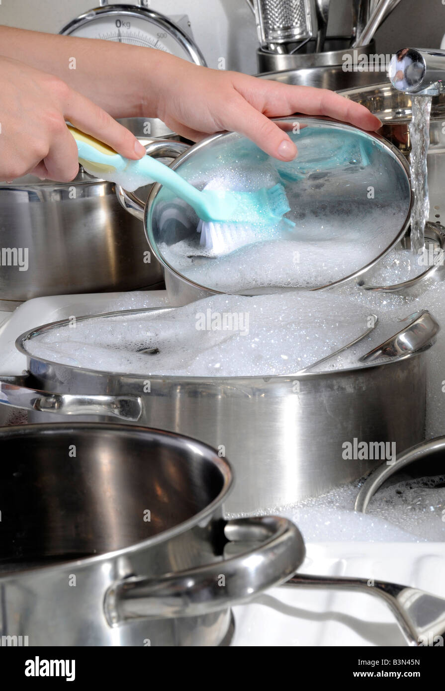 Washing pots hi-res stock photography and images - Alamy