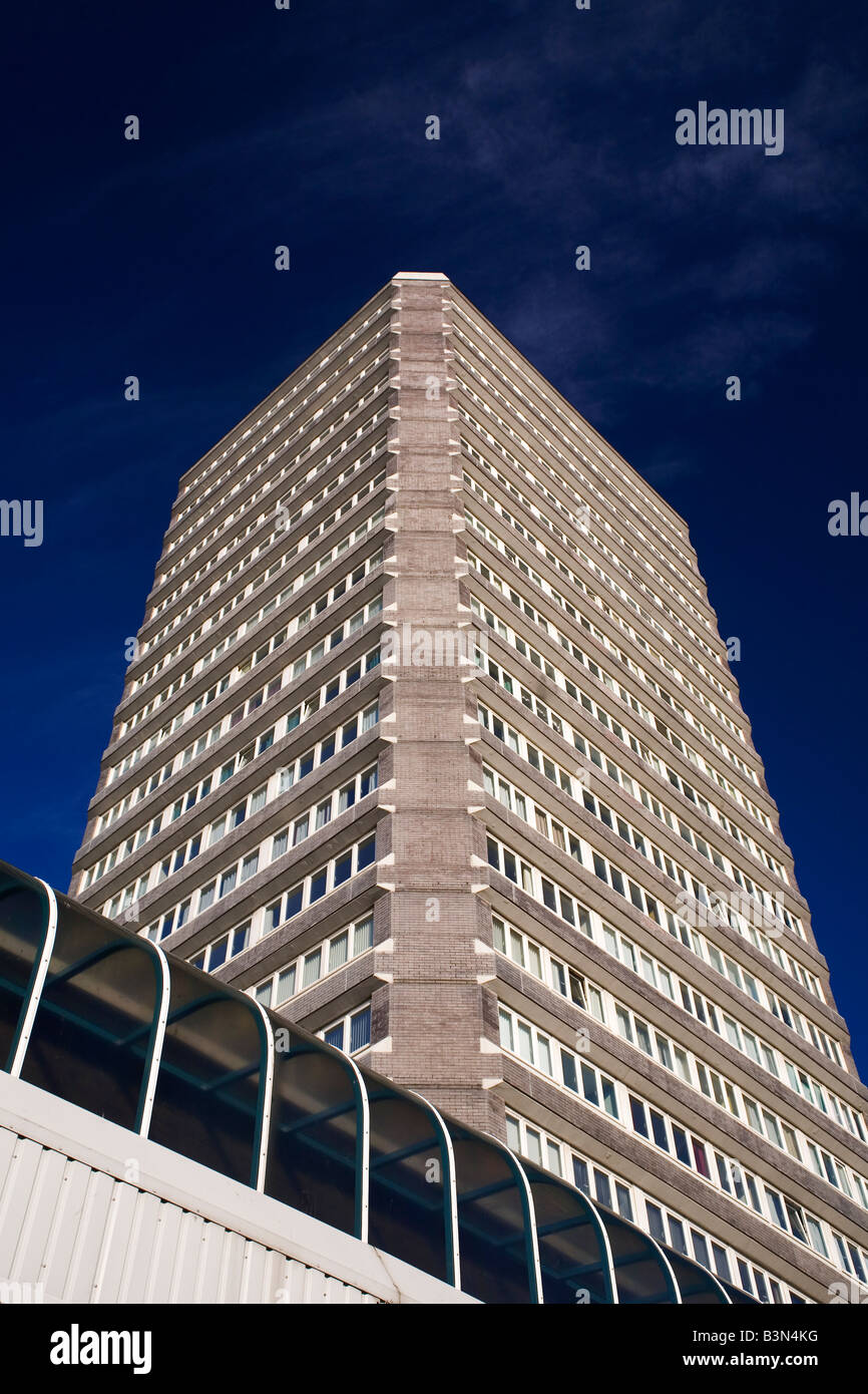 Highrise towerblock hi-res stock photography and images - Alamy