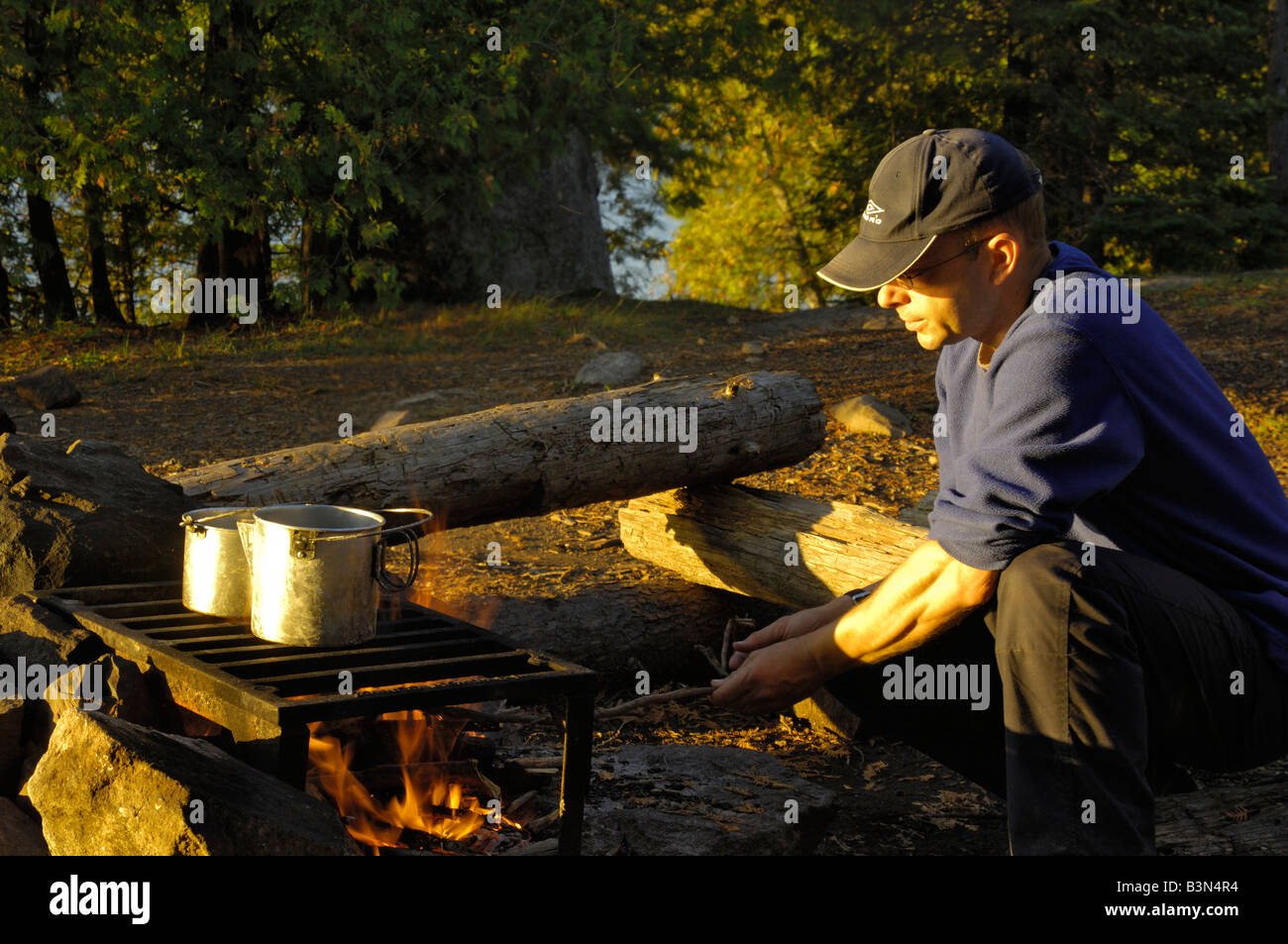 Man on a campfire hi-res stock photography and images - Alamy