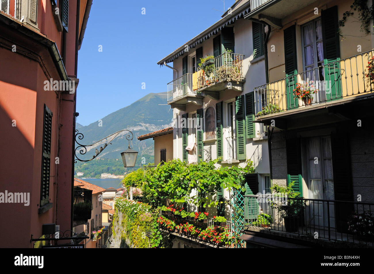 The narrow streets of Bellagio on Lake Como in Italy Stock Photo - Alamy