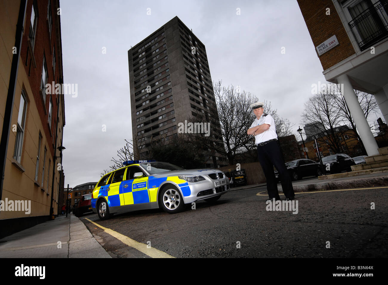 Metropolitan Police officer in London Stock Photo - Alamy