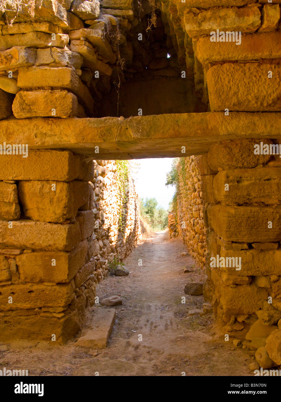 Inside the Late Minaon Tomb Crete Greece Stock Photo - Alamy