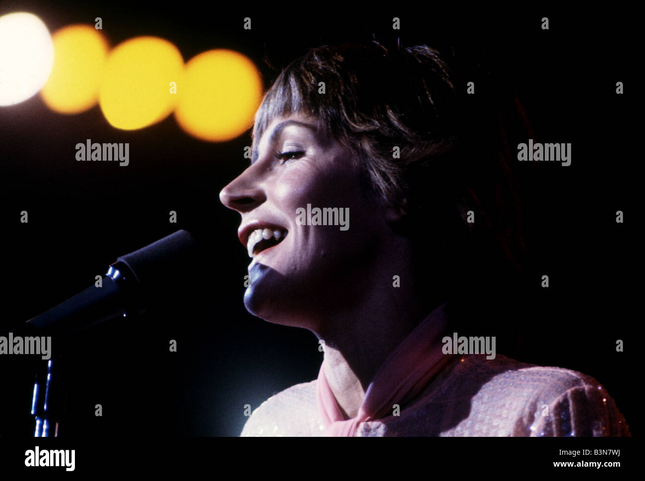 HELEN REDDY Australian pop singer in 1978 Stock Photo - Alamy