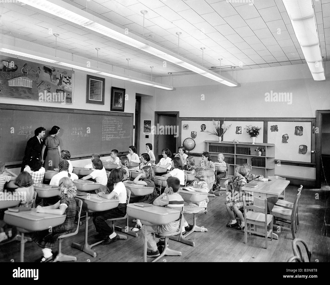 1950s education hi-res stock photography and images - Alamy