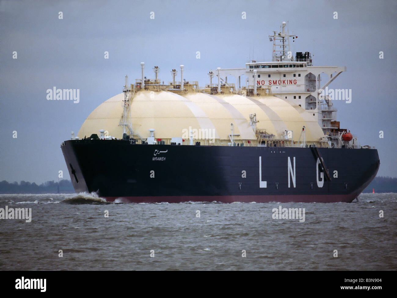 Lng fuel ship hi-res stock photography and images - Alamy