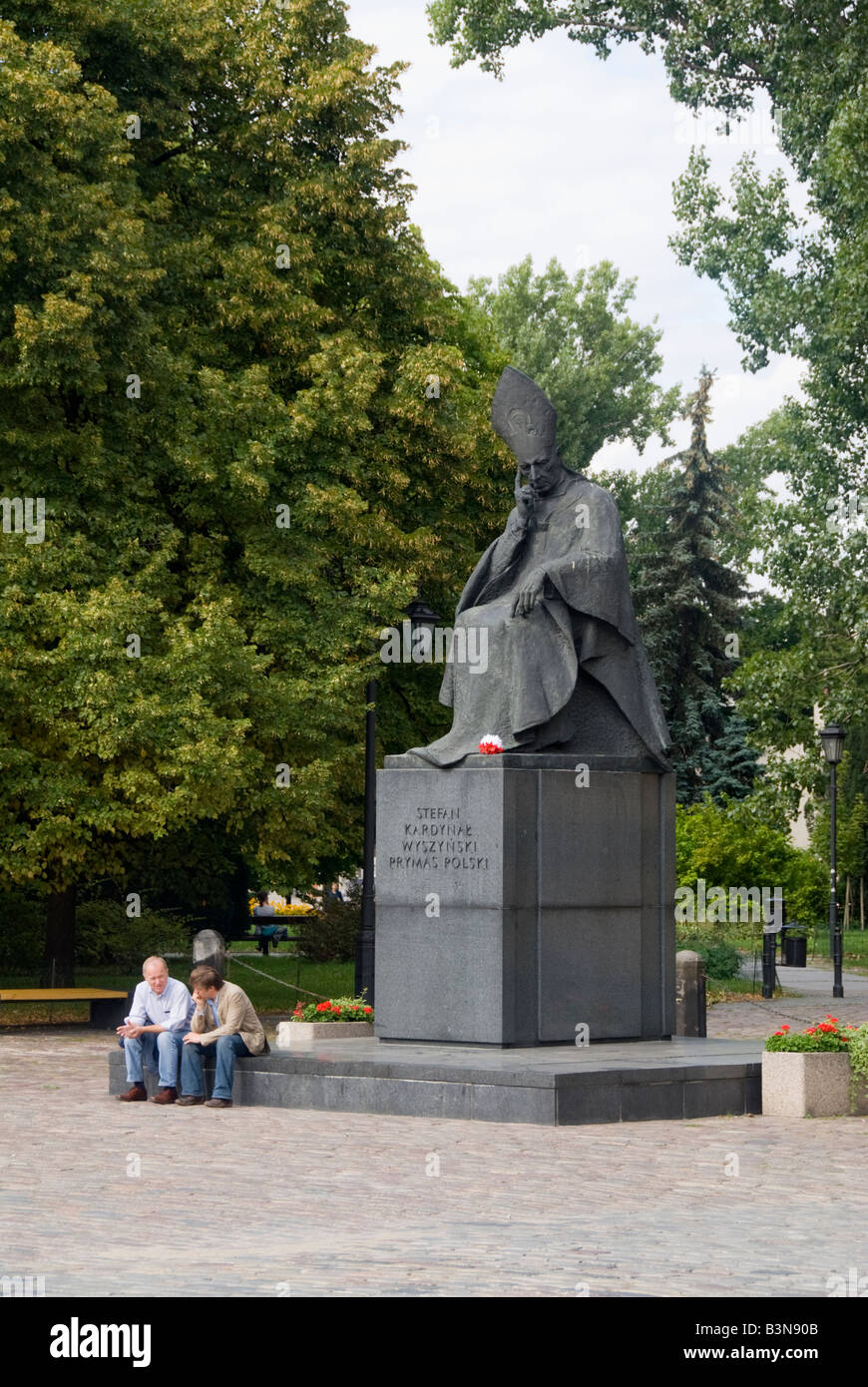 Statue of Cardinal Stefan Wyszynski Warsaw Stock Photo - Alamy