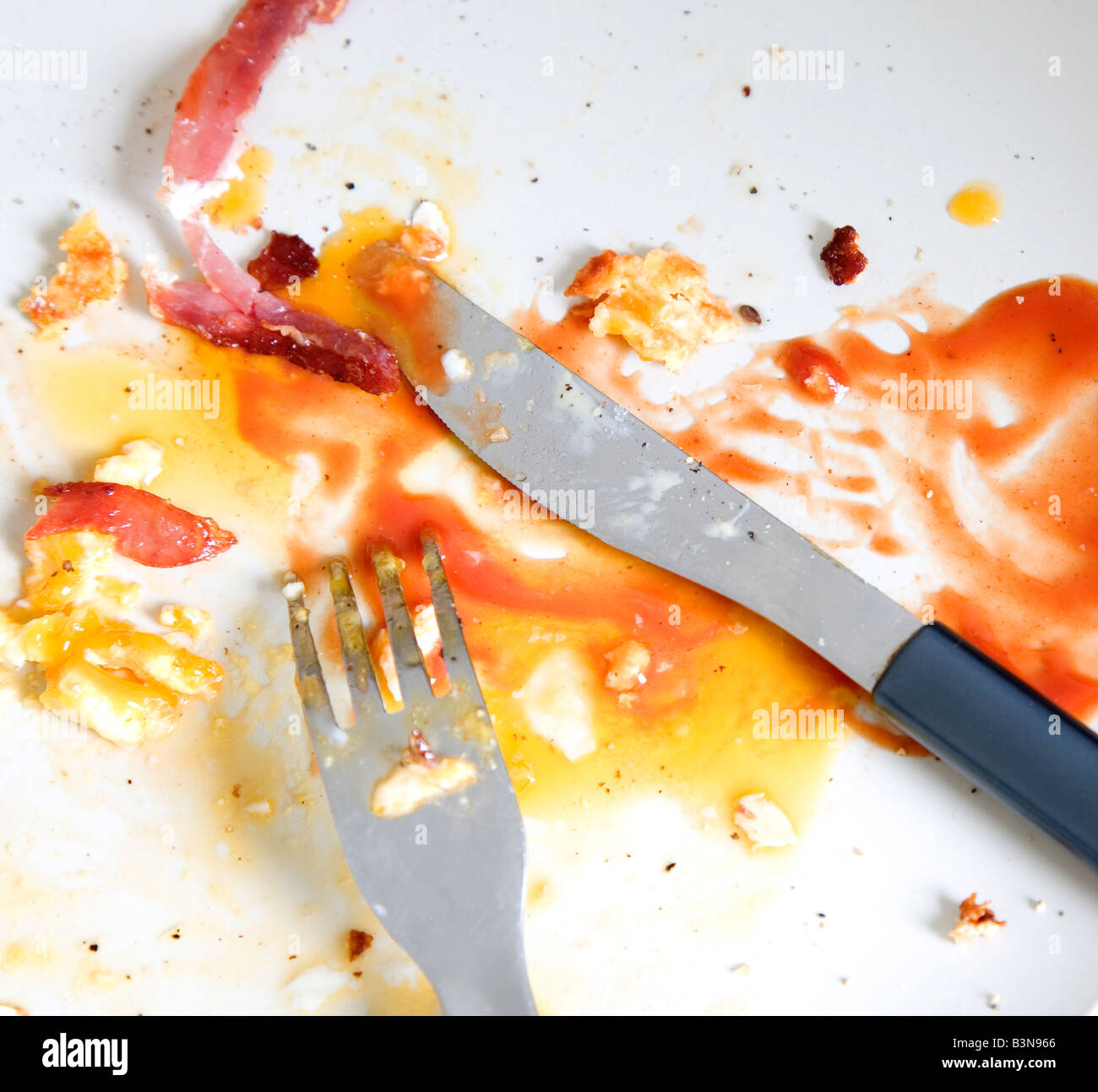 dirty plate with knife and fork Stock Photo - Alamy