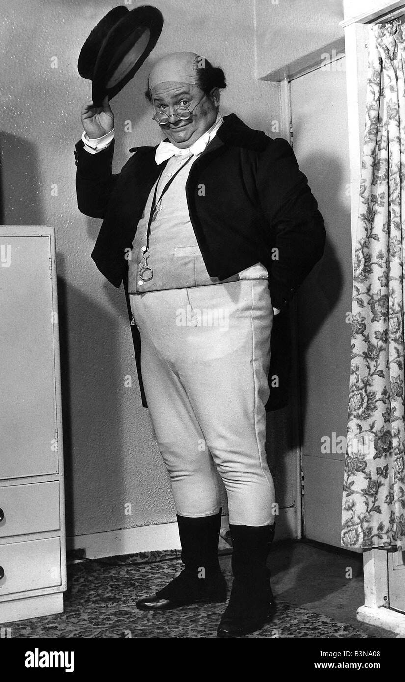 Harry Secombe singer comedian mirrorpix Stock Photo - Alamy