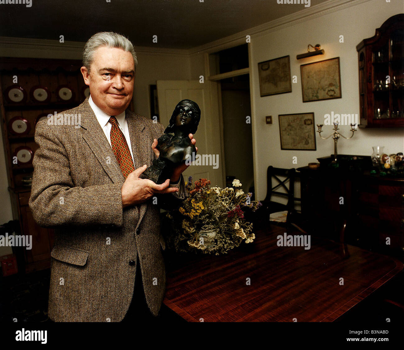 Hugh scully hi-res stock photography and images - Alamy