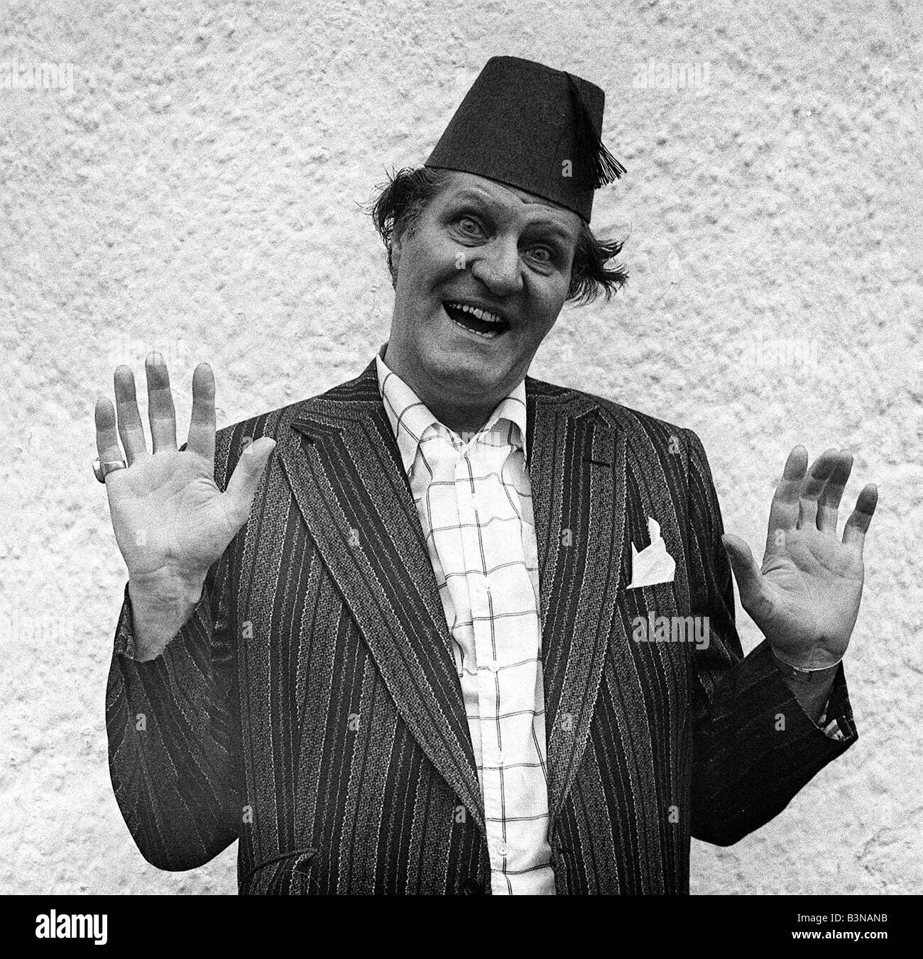 Tommy comedian wearing fez hat hi-res stock photography and images - Alamy