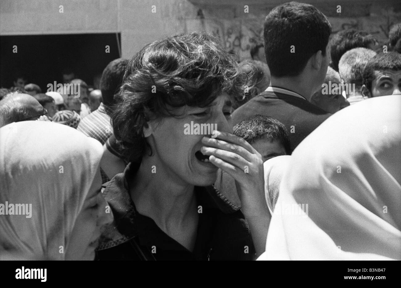 Woman cry during funeral hi-res stock photography and images - Alamy