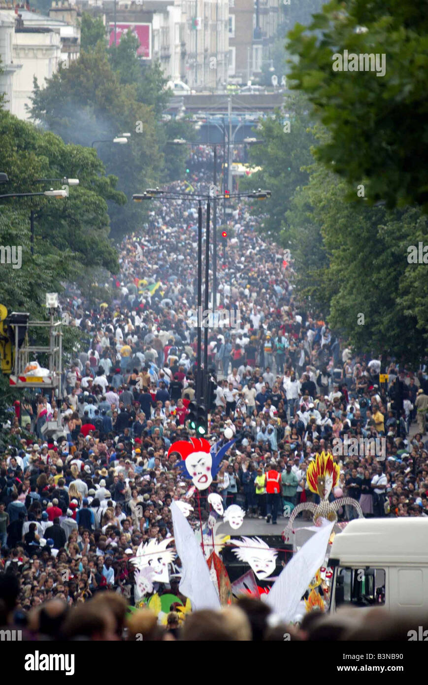 NOTTING HILL CARNIVAL CROWD SHOT LADBROKE GROVE Stock Photo - Alamy