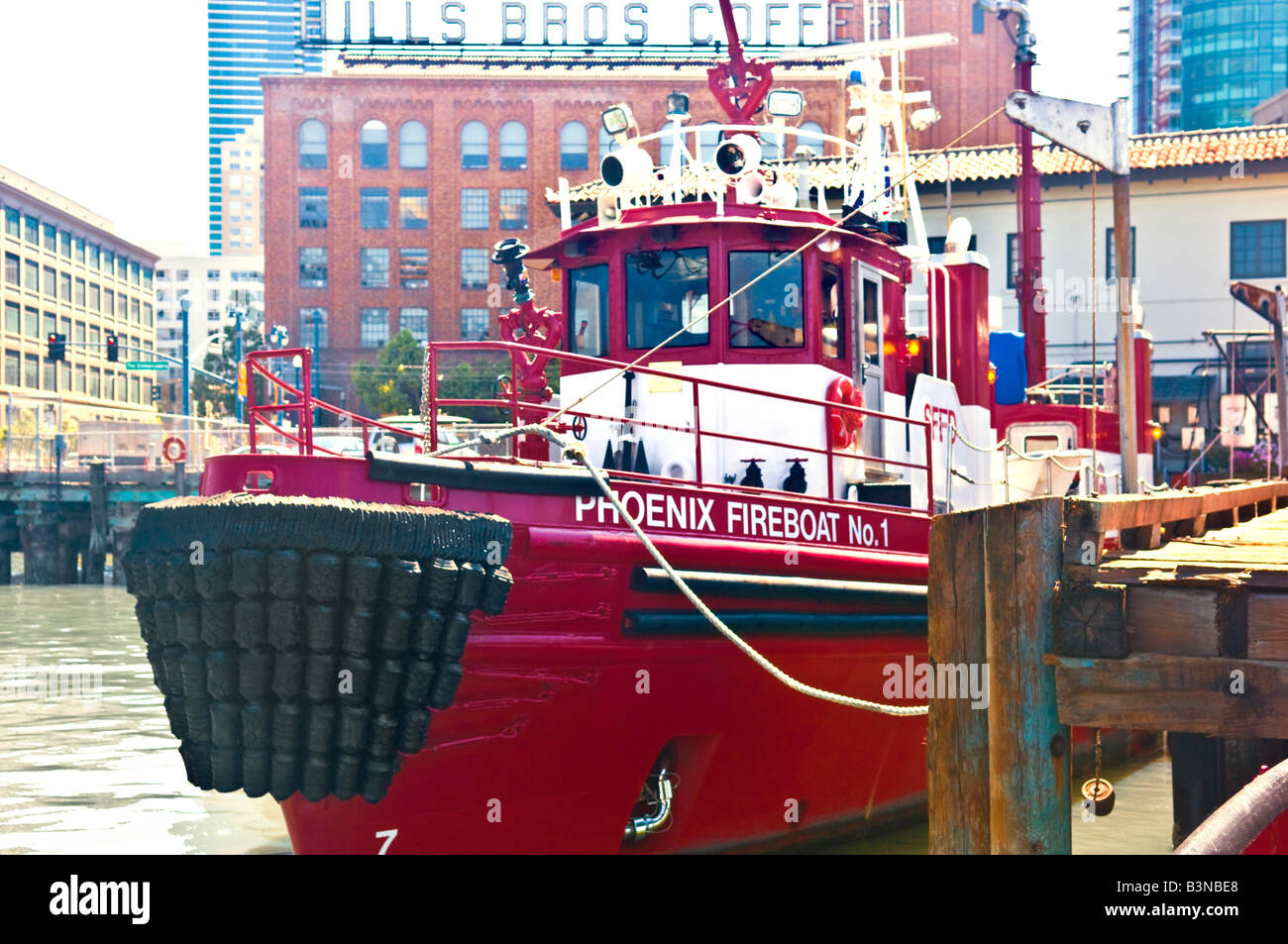 San francisco fire department rescue boat hi-res stock photography and ...