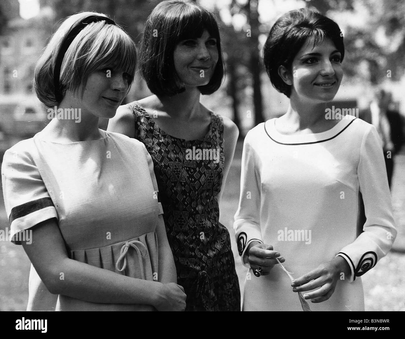 Marianne Faithful L and Sandie Shaw C 1965 in Ladybirds TV programme ...