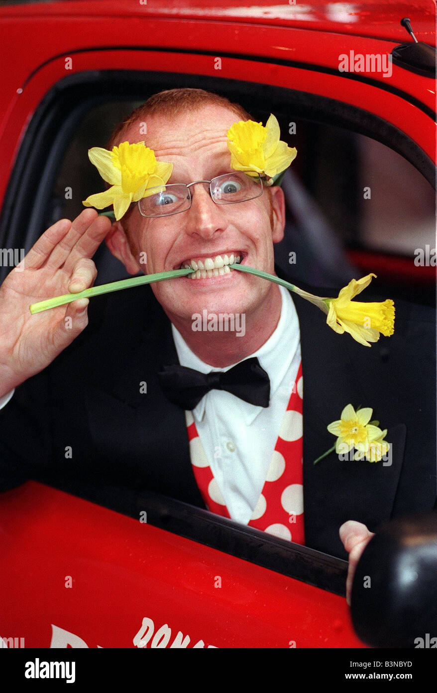 Bryan Burnett TV Presenter March 1998 Mariue Curie cancer daffodil ...