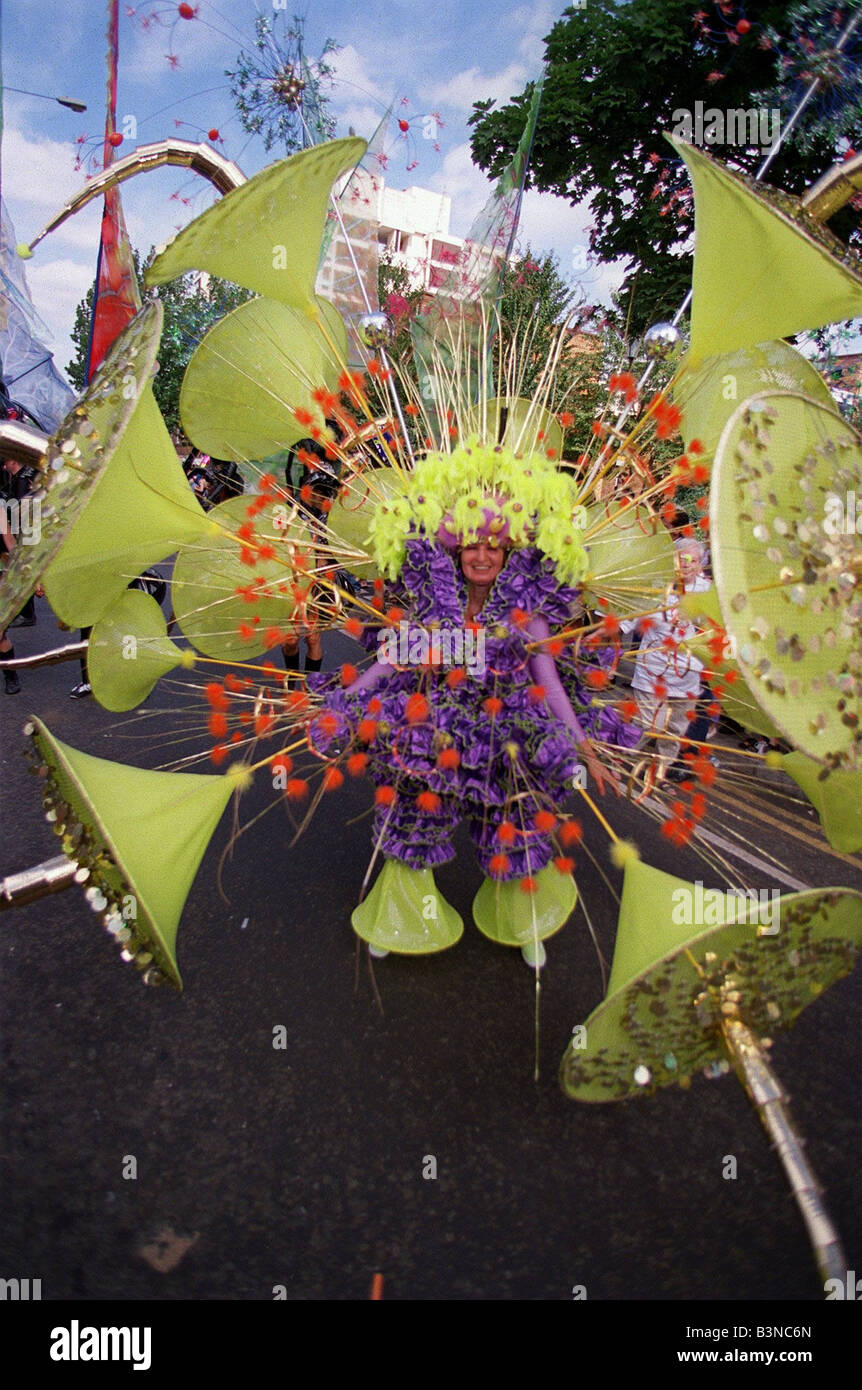 The Notting Hill Carnival Aug 1999 Dancers in the streets of Notting ...