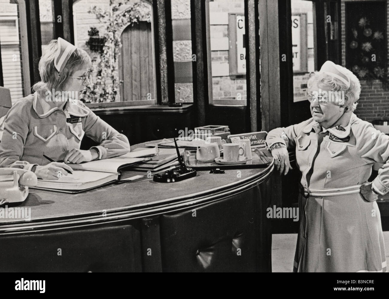 Crossroads uk tv series 1964 hi-res stock photography and images - Alamy