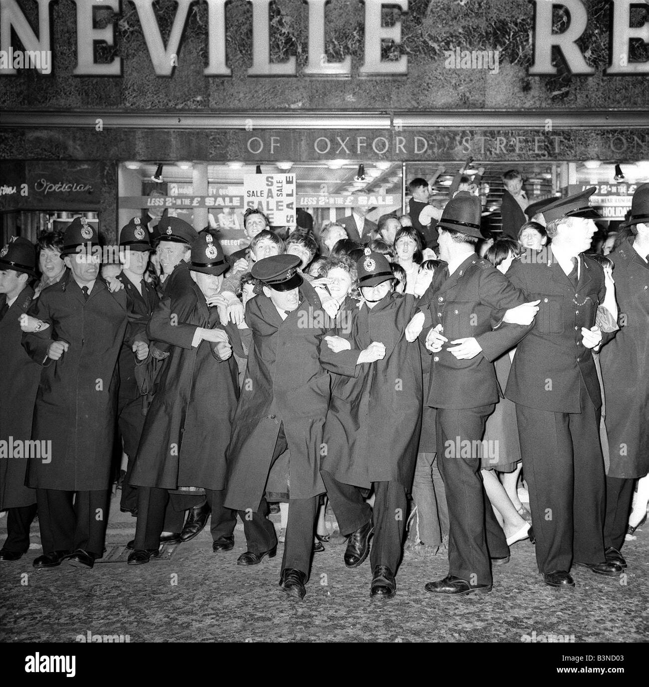 Pop Group The Beatles July 1964 Paul McCartney Ringo Starr John Lennon ...