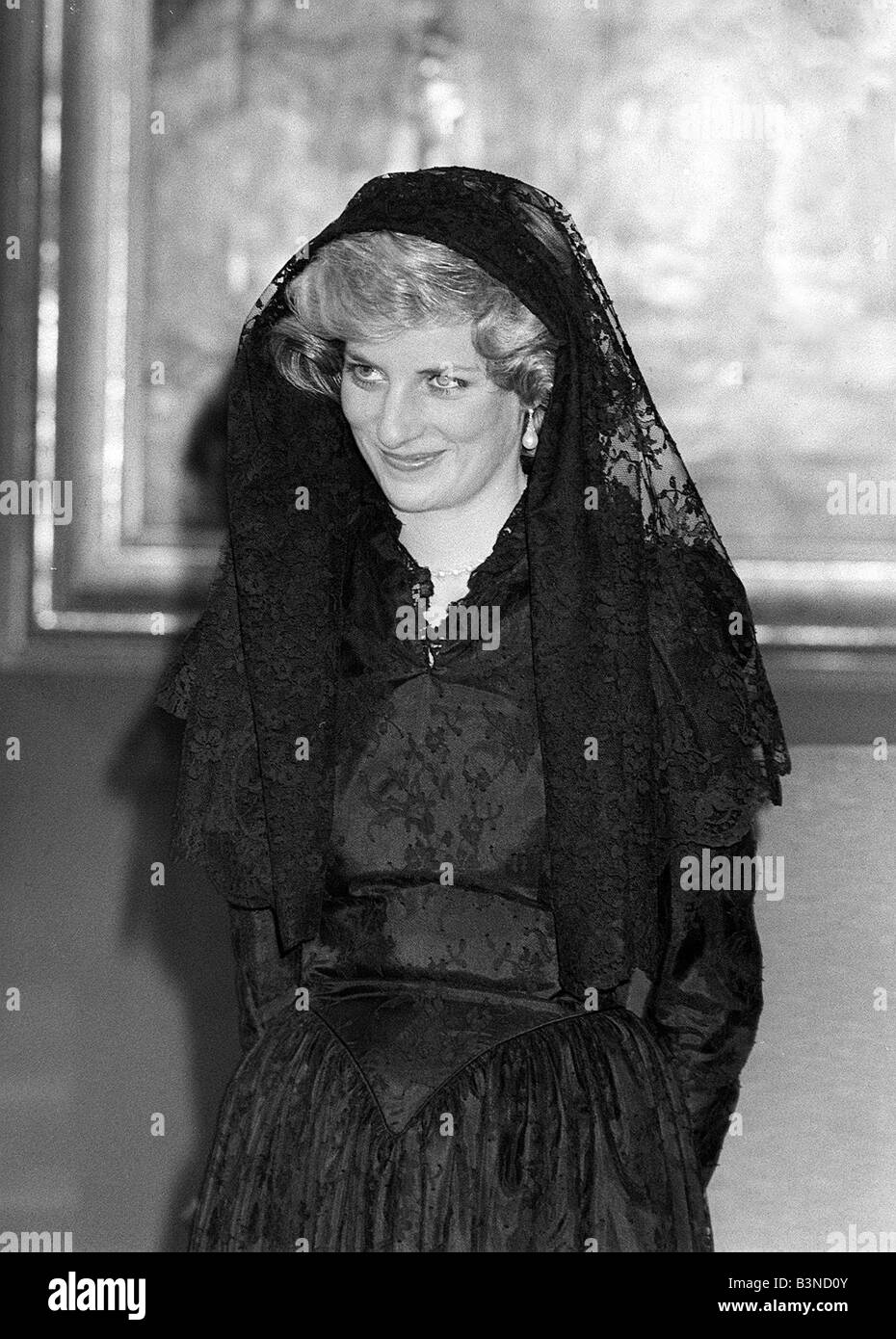 Prince Charles and Princess Diana in the Vatican Diana is dressed in ...