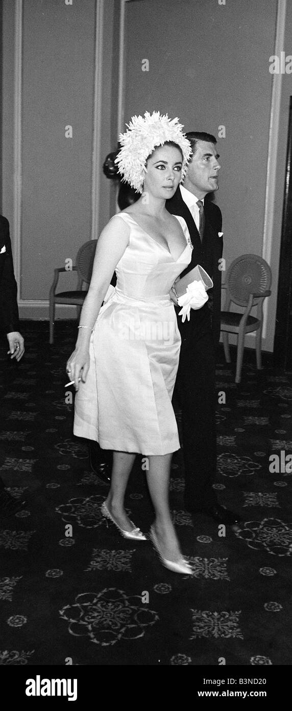 Elizabeth Taylor Aug 1963 Bolshoi Ballet benefit Stock Photo - Alamy