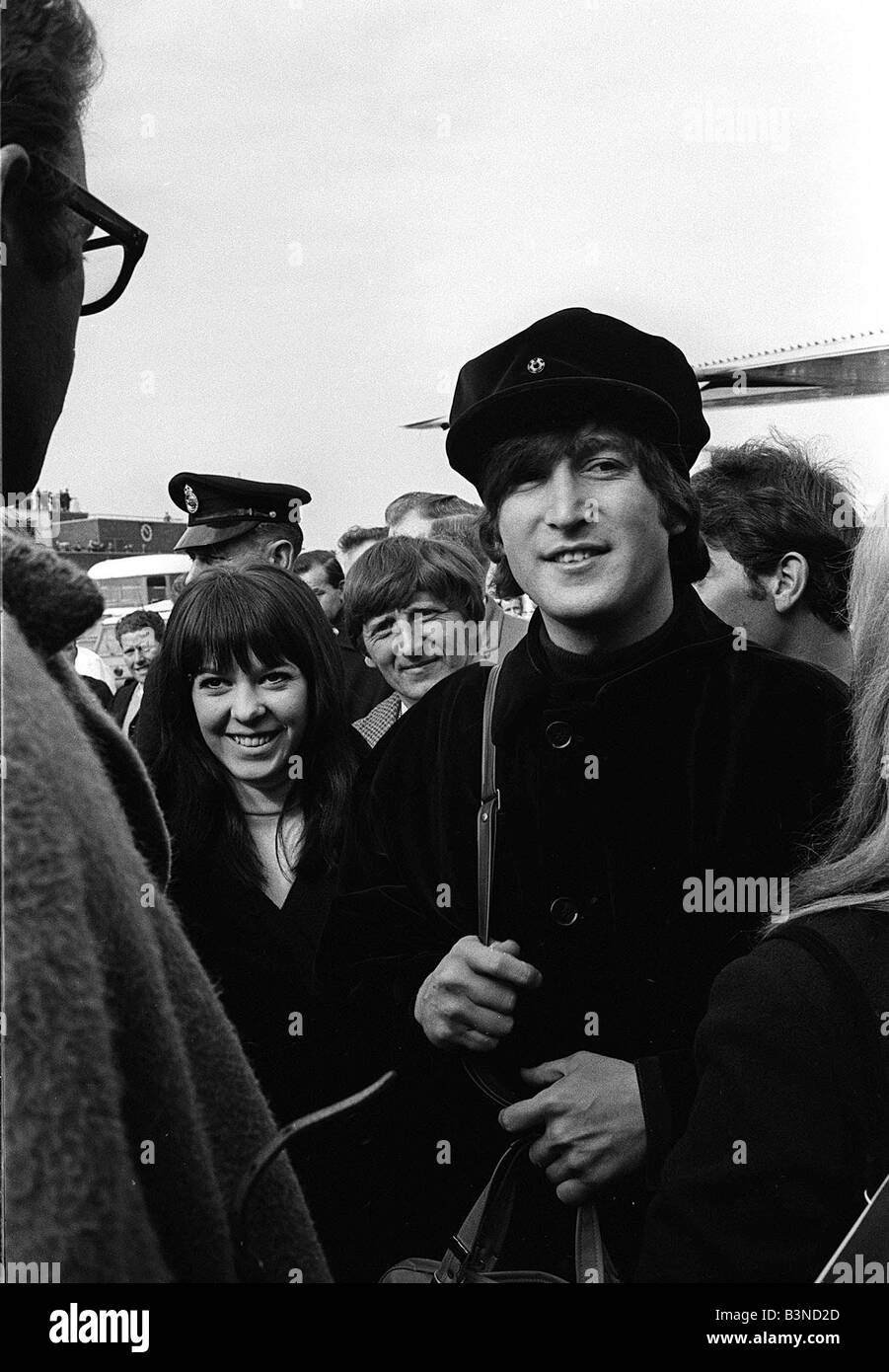1965 beatle fans hi-res stock photography and images - Alamy