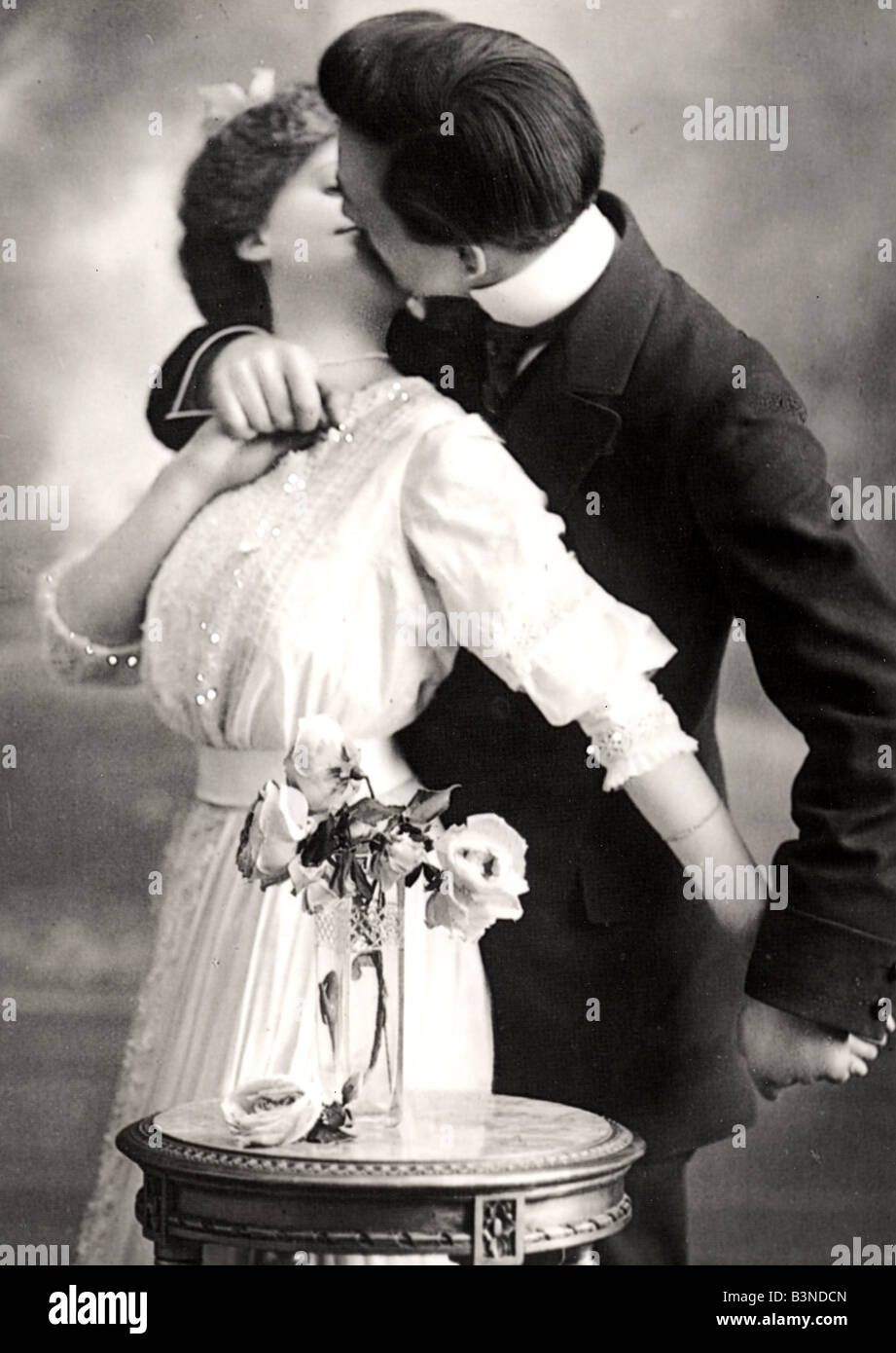 EDWARDIAN COUPLE romantic image used on a postcard Stock Photo - Alamy