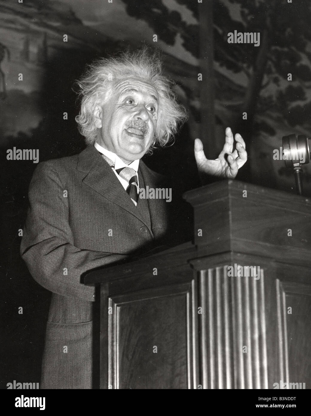 Einstein 1940s hi-res stock photography and images - Alamy