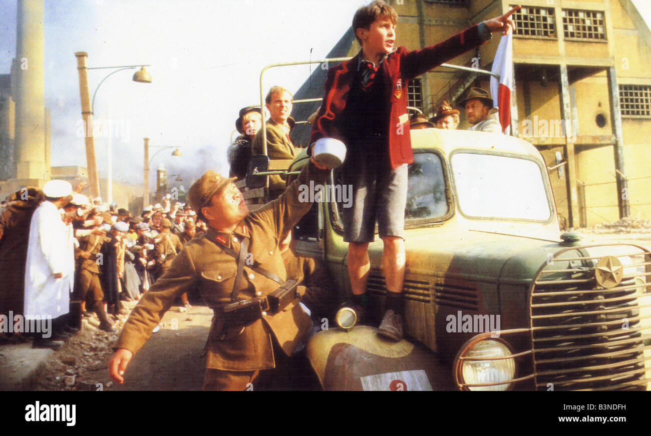 EMPIRE OF THE SUN 1987 Robert Shapiro film with Christian Bale Stock ...