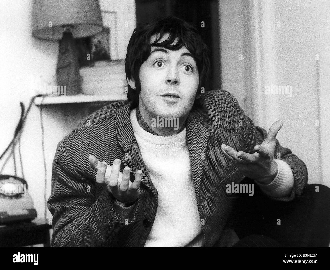Paul mccartney singer member beatles Black and White Stock Photos ...