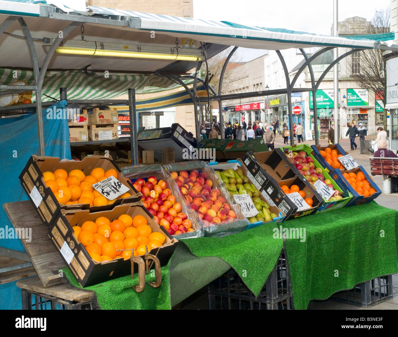 Fruit vegetable market stall mansfield hi-res stock photography and ...