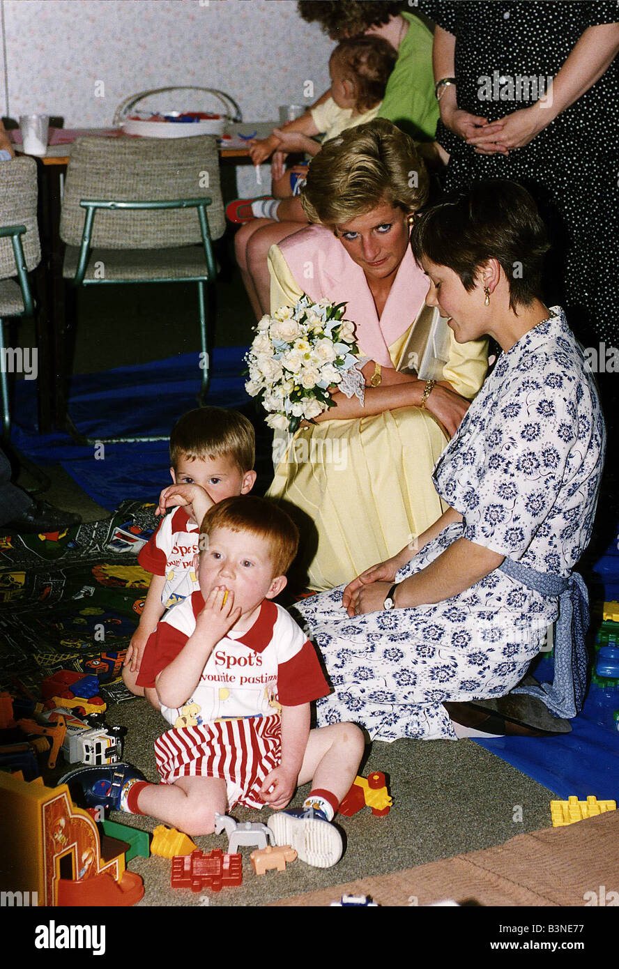 Princess Diana visits Nottinghamshire Society for the Deaf May 1990 ...