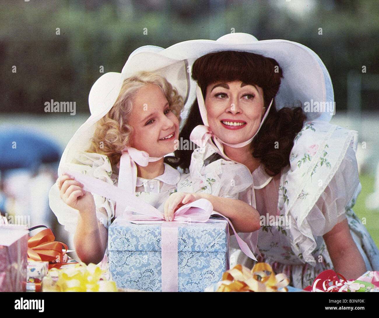 MOMMIE DEAREST 1981 Paramount film bio pic about Joan Crawford played by Faye Dunaway Stock ...