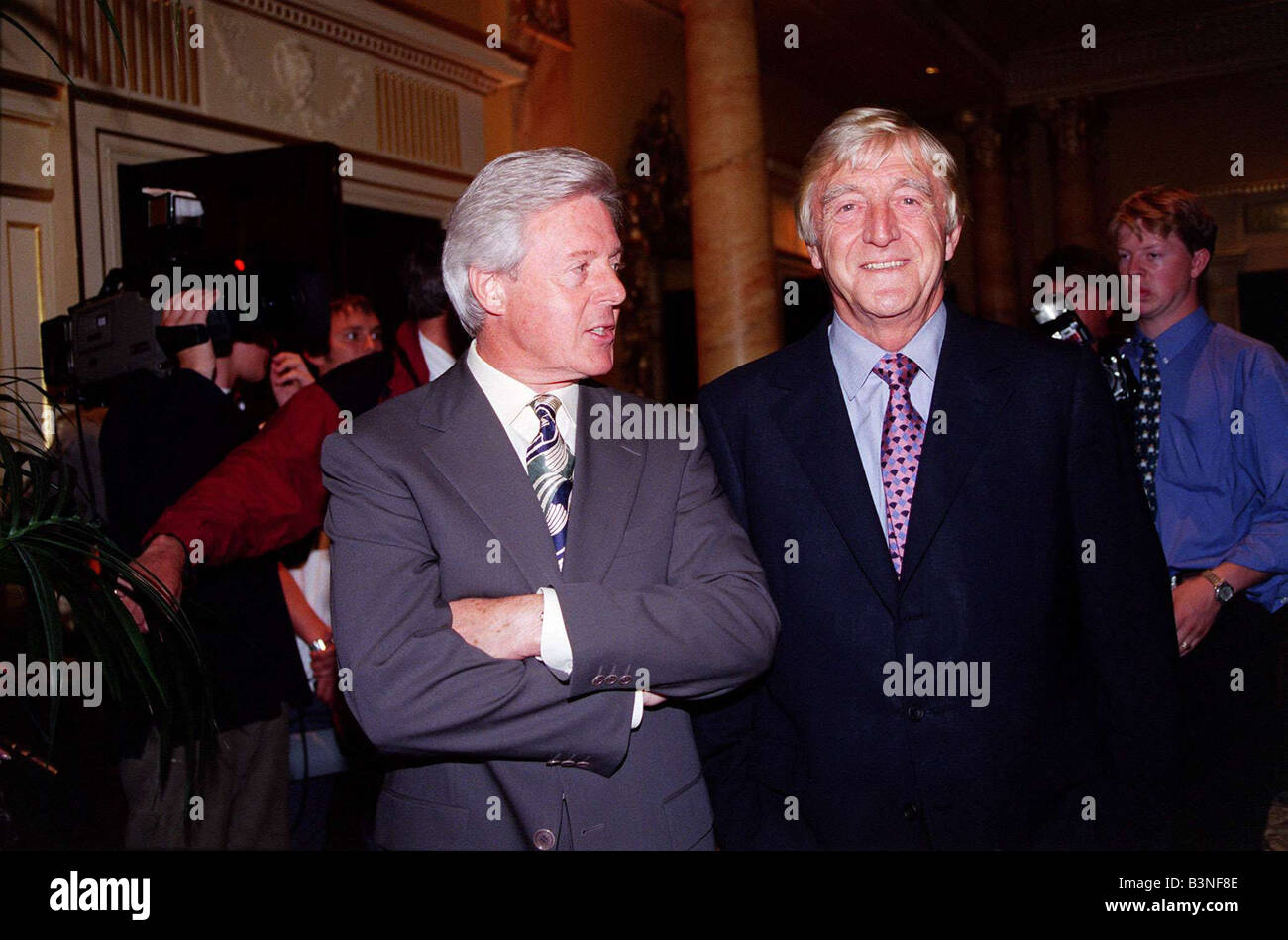 Tv presenter michael aspel hi-res stock photography and images - Alamy