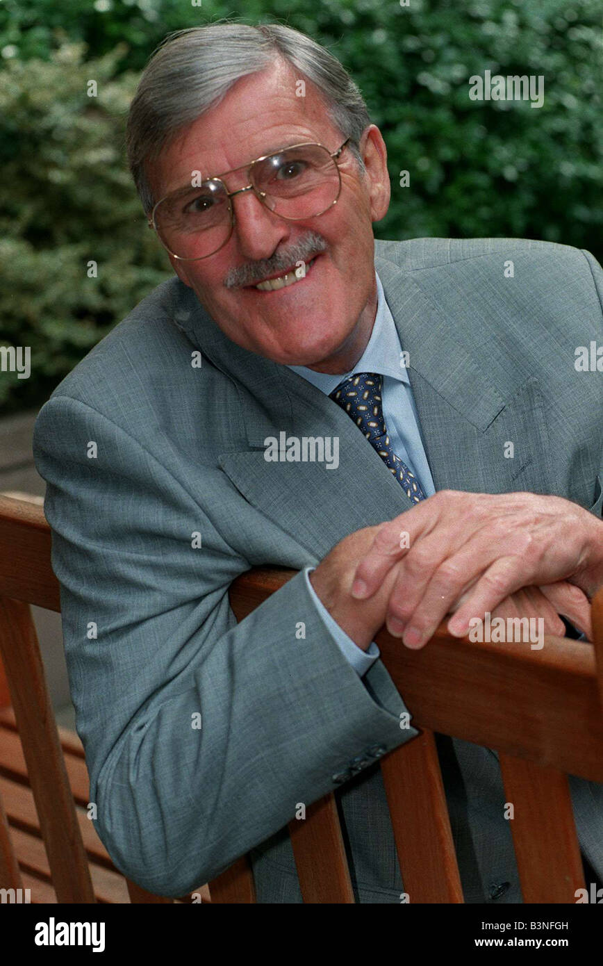 Jimmy Hill SKY TV Presenter October 1998 Football presenter mirrorpix ...