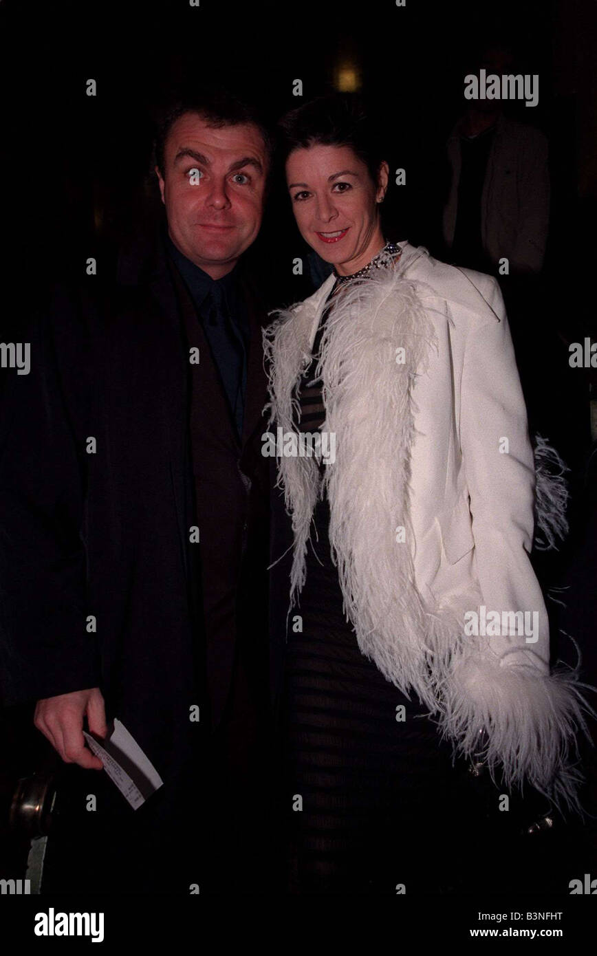 Paul Ross TV Presenter October 1998 Arriving at Savoy Theatre for the ...