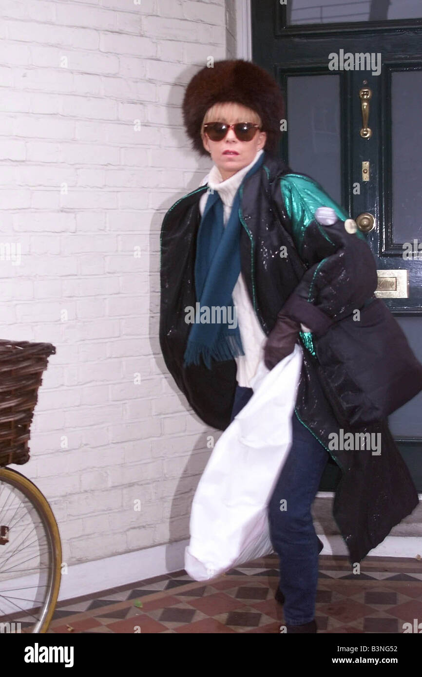 Actress Sally Farmiloe leaving her home in December 1999 after the ...