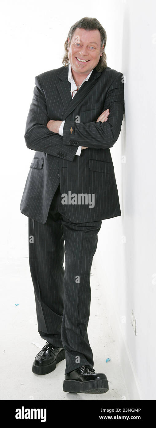 Eastenders actor David Spinks March 2005 Wearing a suit Studio pix ...