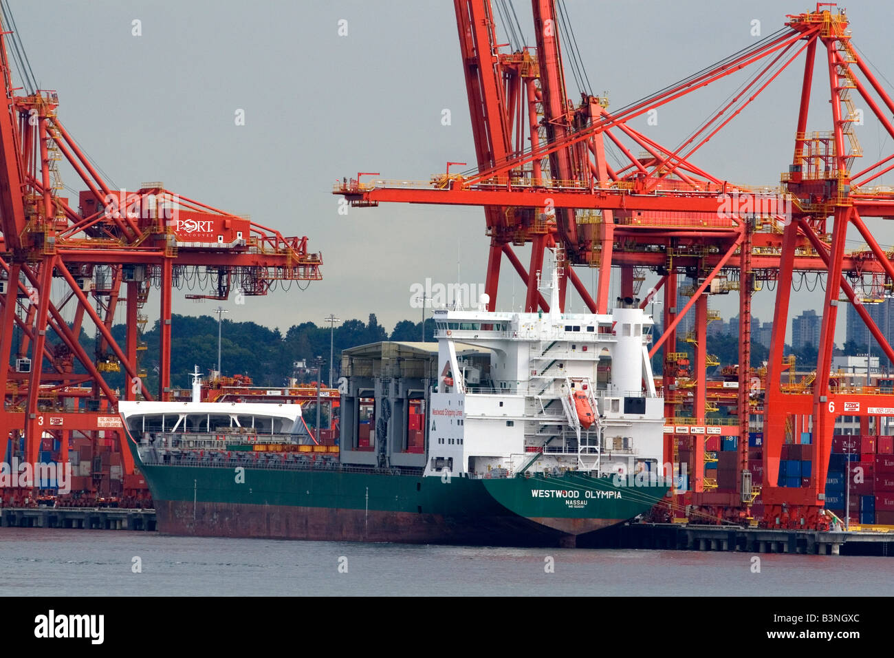 Container ship port vancouver in hi-res stock photography and images ...