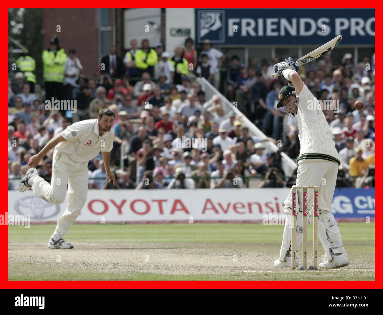 2005 ashes old trafford hi-res stock photography and images - Alamy