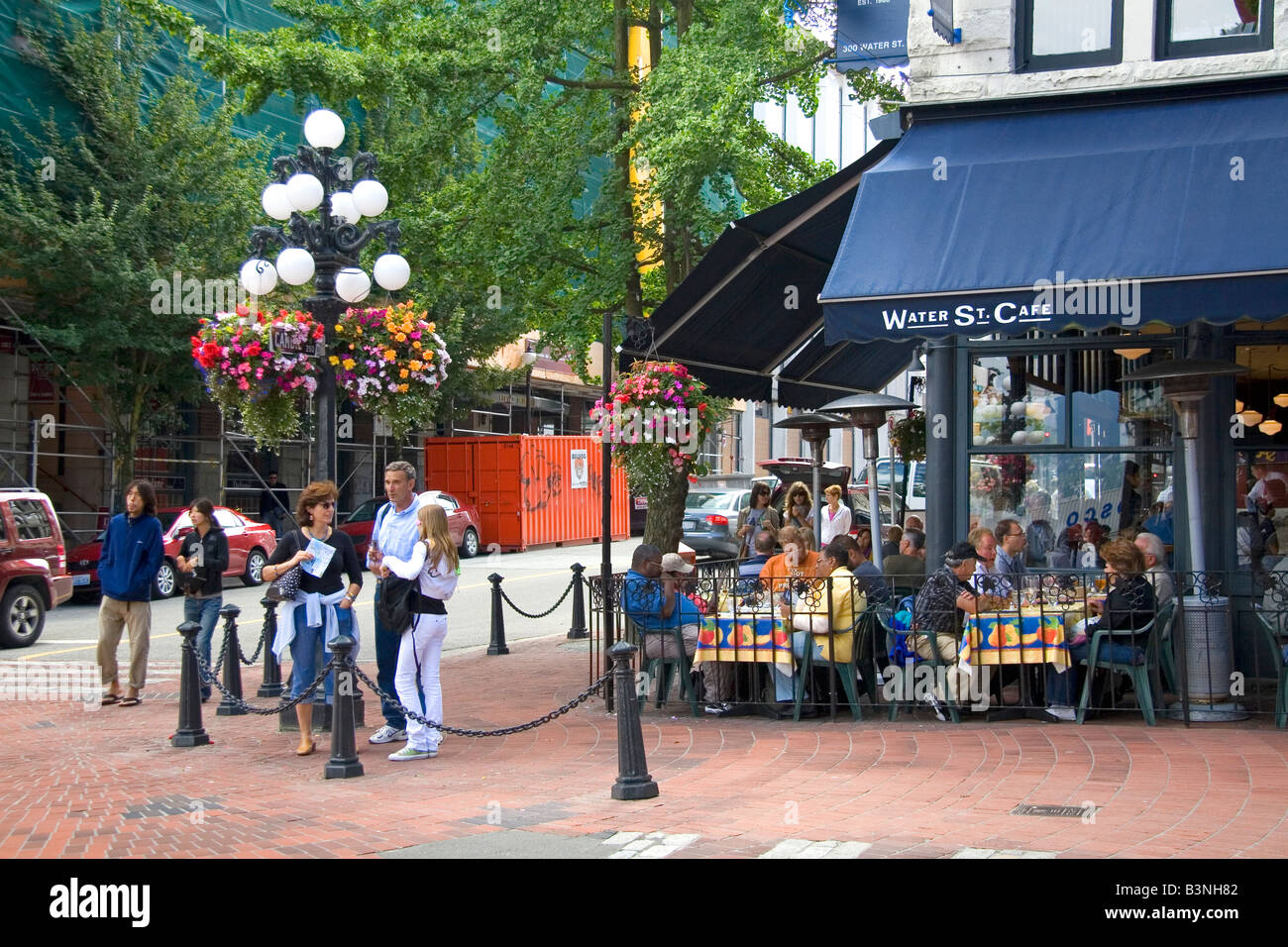 Cafe sidewalk cafe hi-res stock photography and images - Alamy