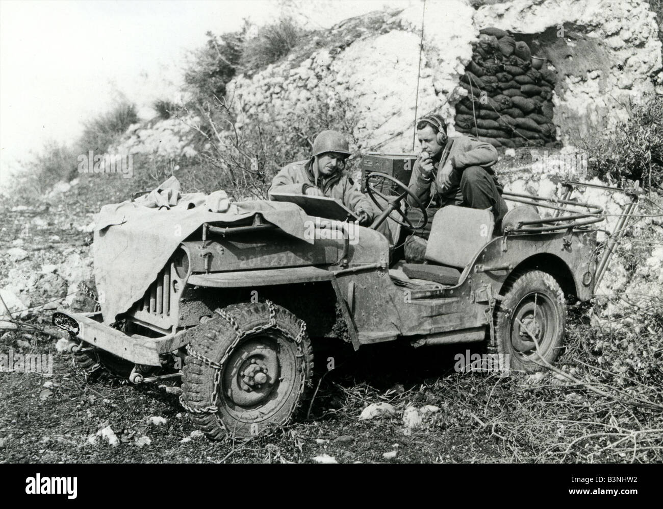 TUNISIA 1943 - US army forward air controller radios location ...