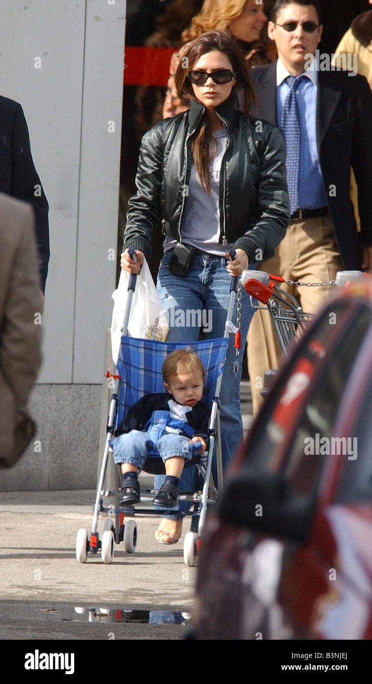 Victoria beckham son romeo beckham hi-res stock photography and images ...