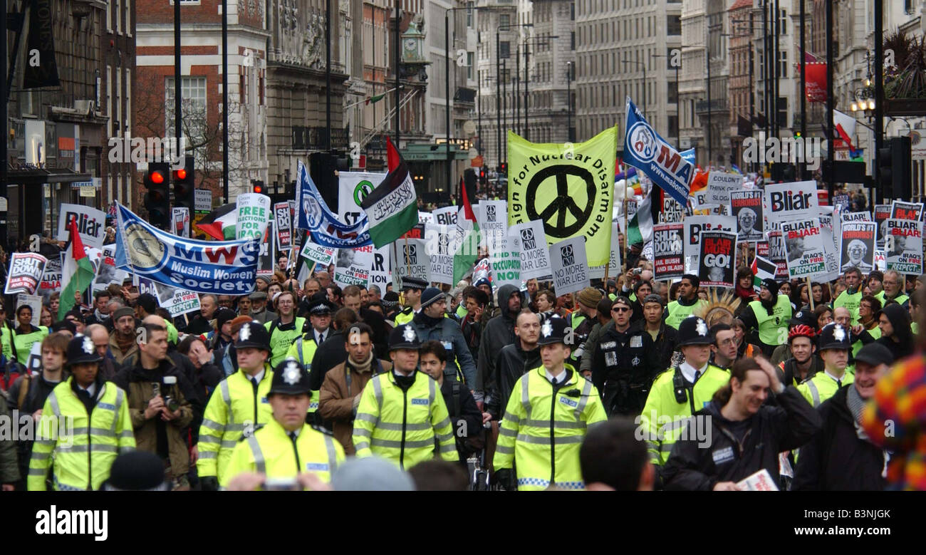 Anti iraq war 2004 hi-res stock photography and images - Alamy