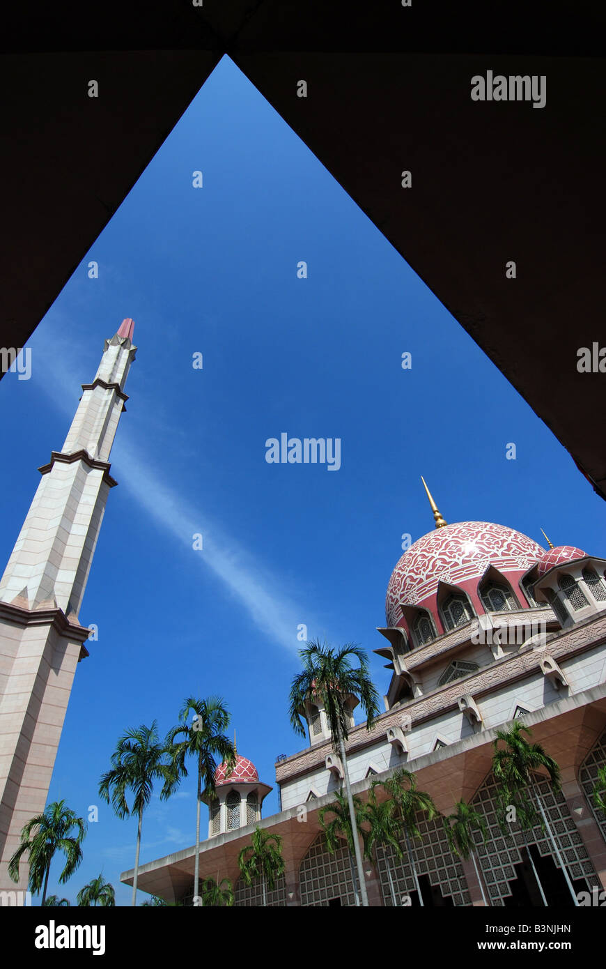 Masjid putra dome hi-res stock photography and images - Alamy