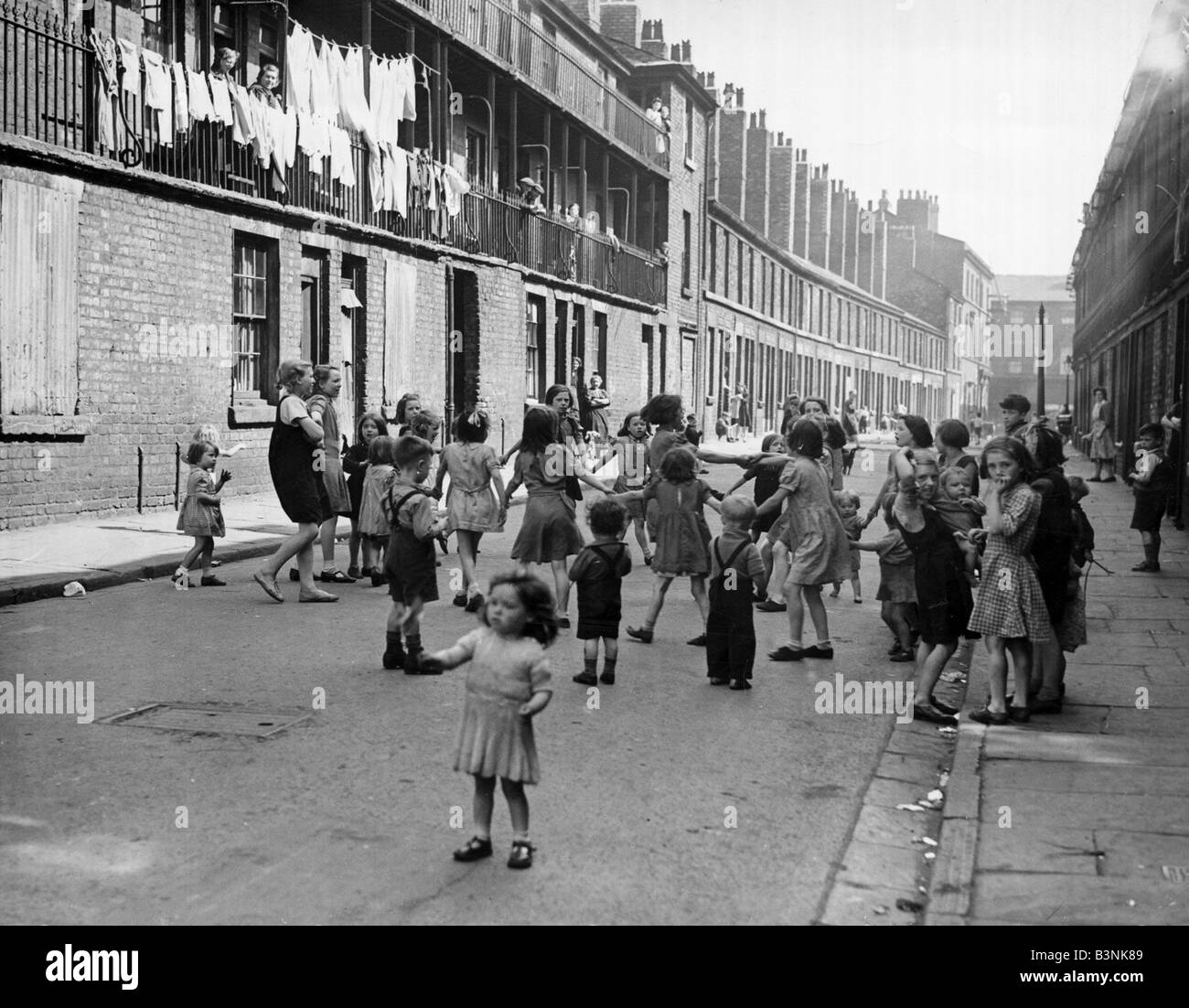 1940s girls skipping hi-res stock photography and images - Alamy