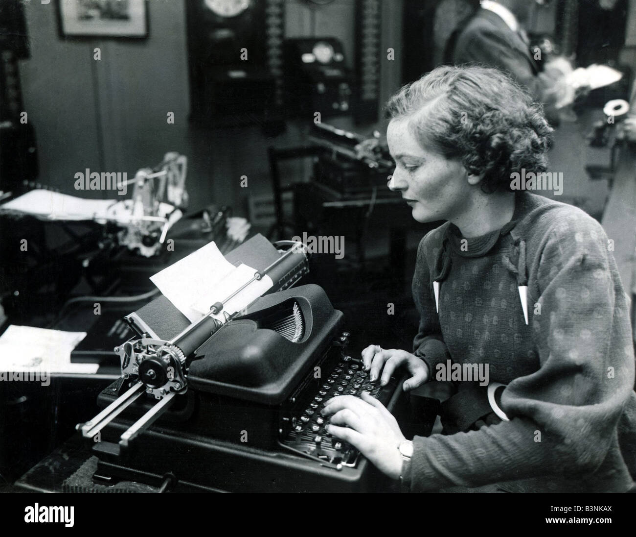 Female typist 1930s hi-res stock photography and images - Alamy