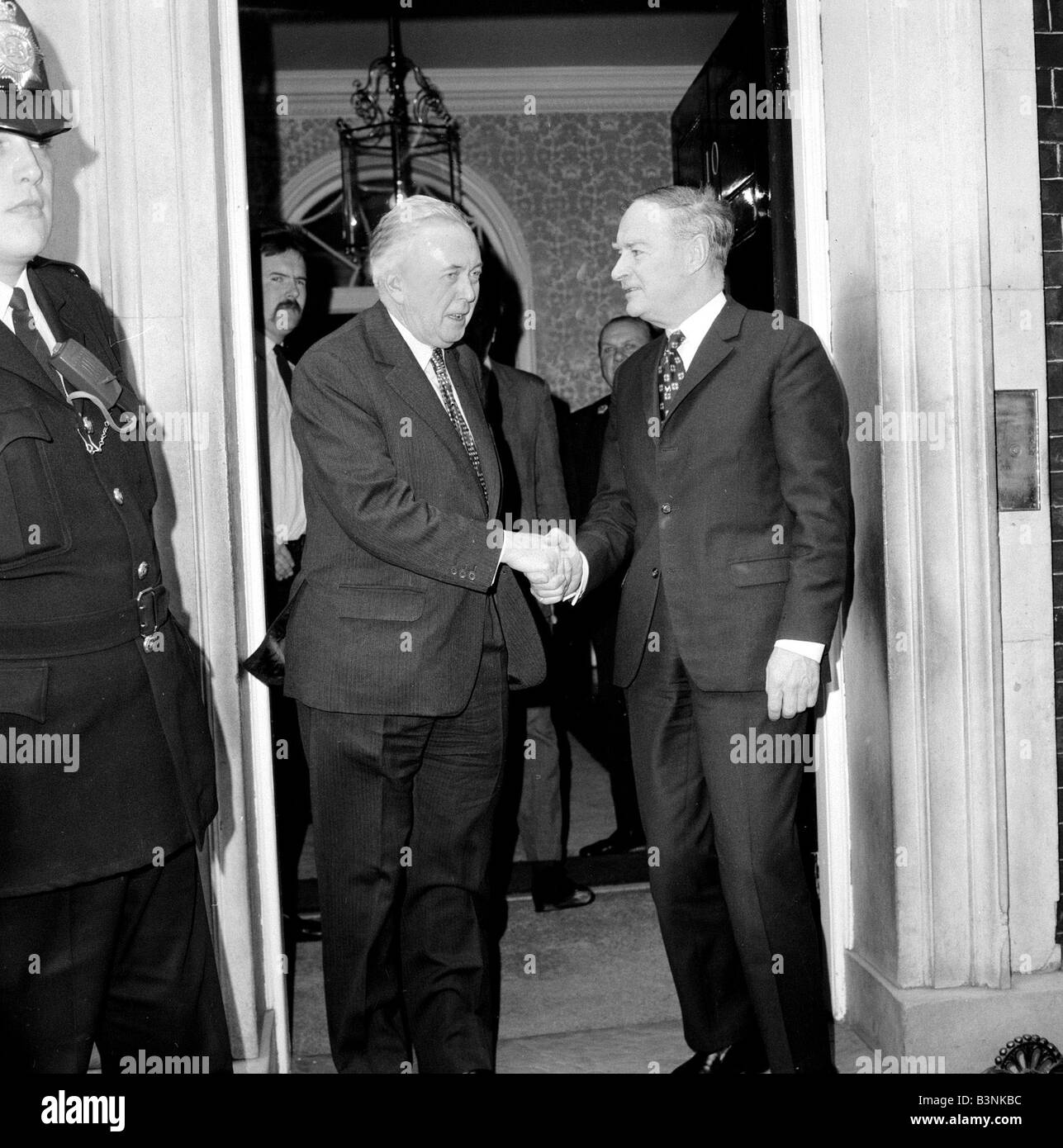 Mr Harold Wilson saying goodbye to the Irish Prime Minister Liam ...