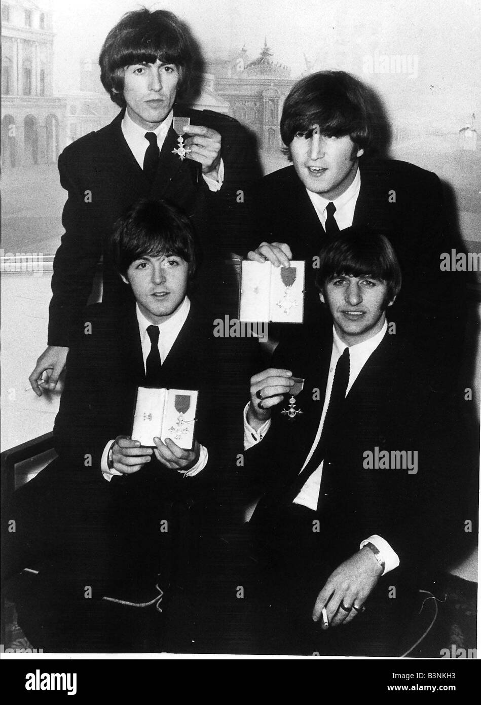 Beatles mbe 1965 Black and White Stock Photos & Images - Alamy